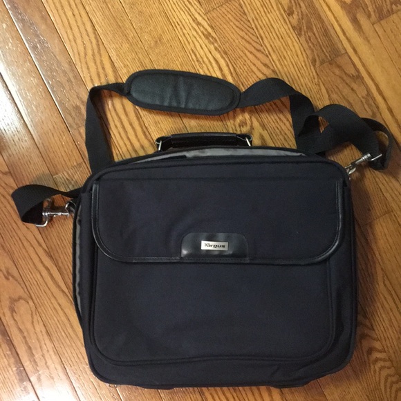 Targus | Bags | Targus Laptop Bag With Strap | Poshmark